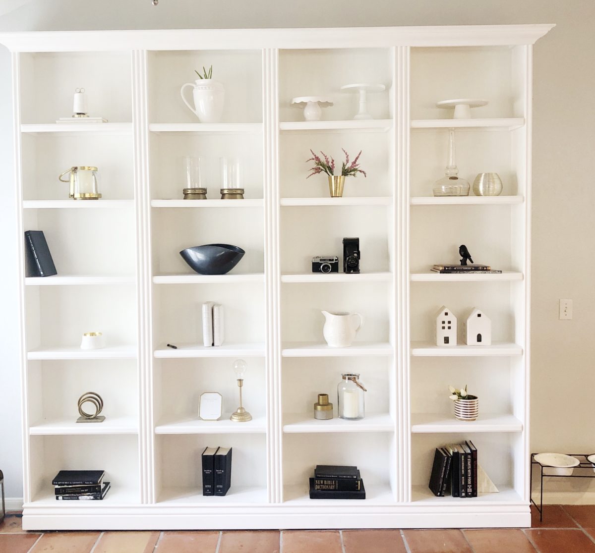 How to build White Bookshelves » Glammed Events
