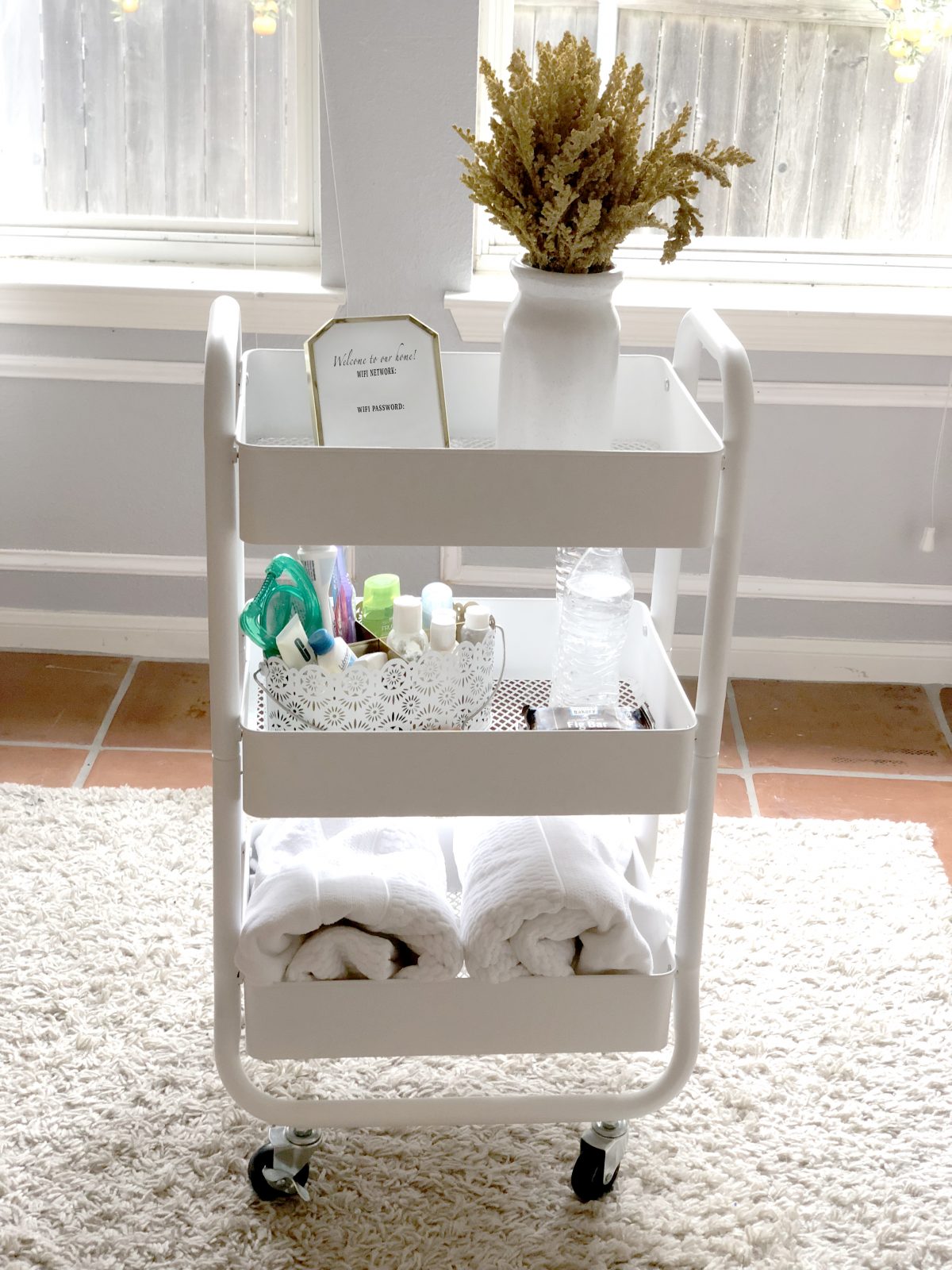 Guest welcome cart & how to be a good host » Glammed Events